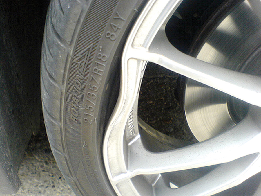 Roda amassada: o que fazer? Saiba quais os riscos