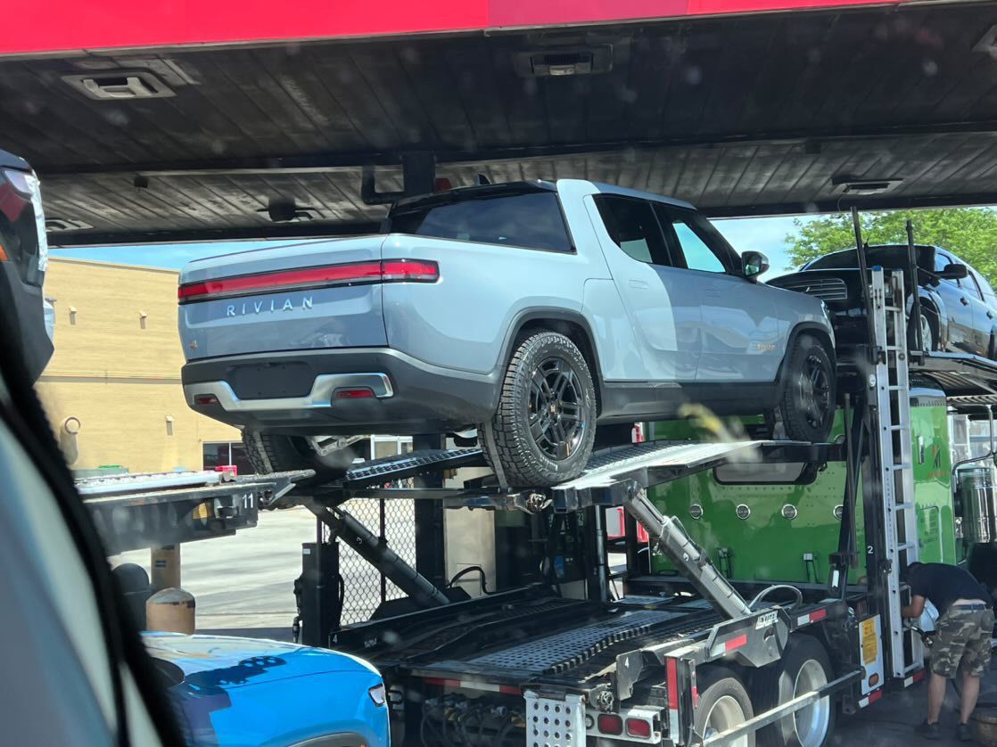Flagra: Rivian R1T, rival de Cybertruck e Hummer