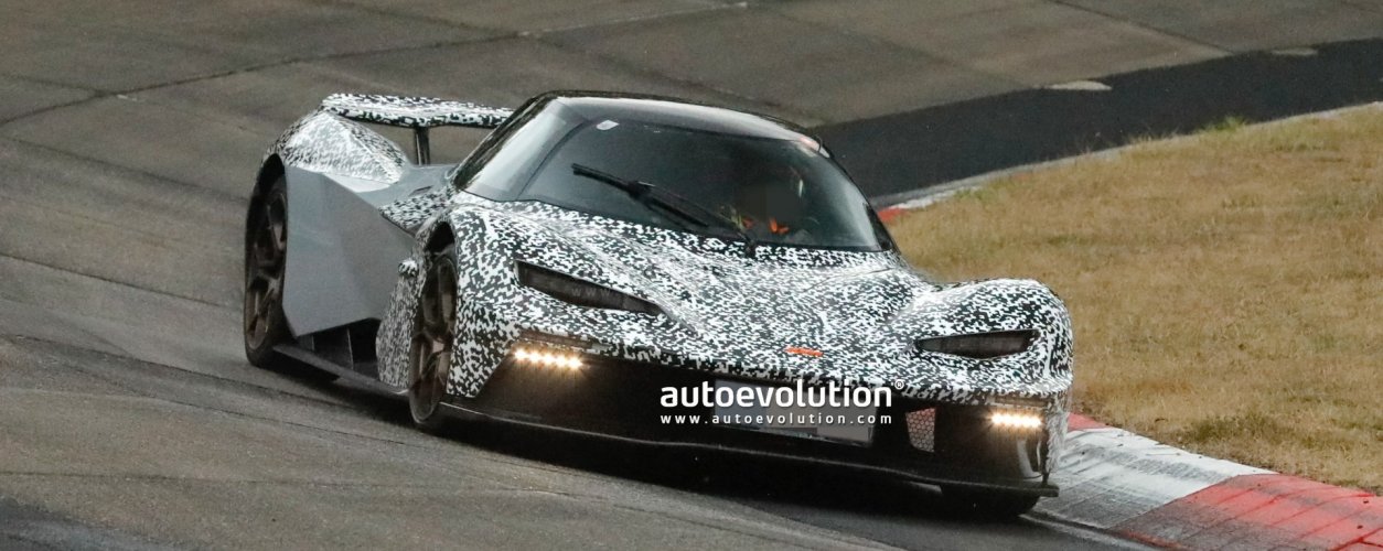 KTM X-Bow GTX 2023 surge camuflado em Nürburgring