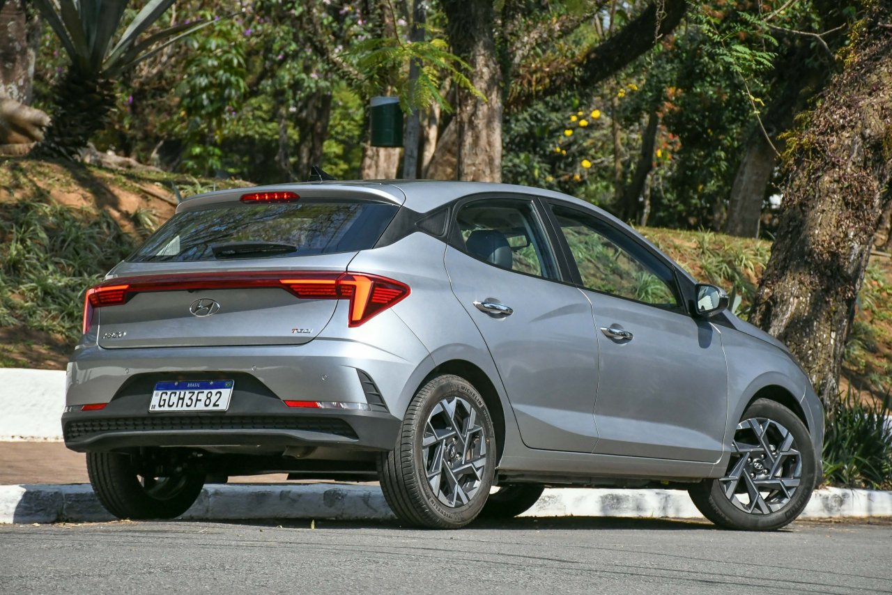 Hyundai HB20 Platinum Plus é completo e anda bem