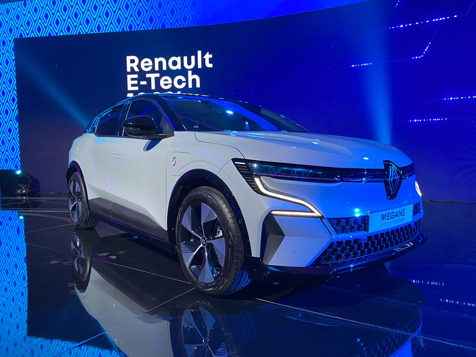 Renault lançará 14 modelos E-Tech 100% elétricos até 2025